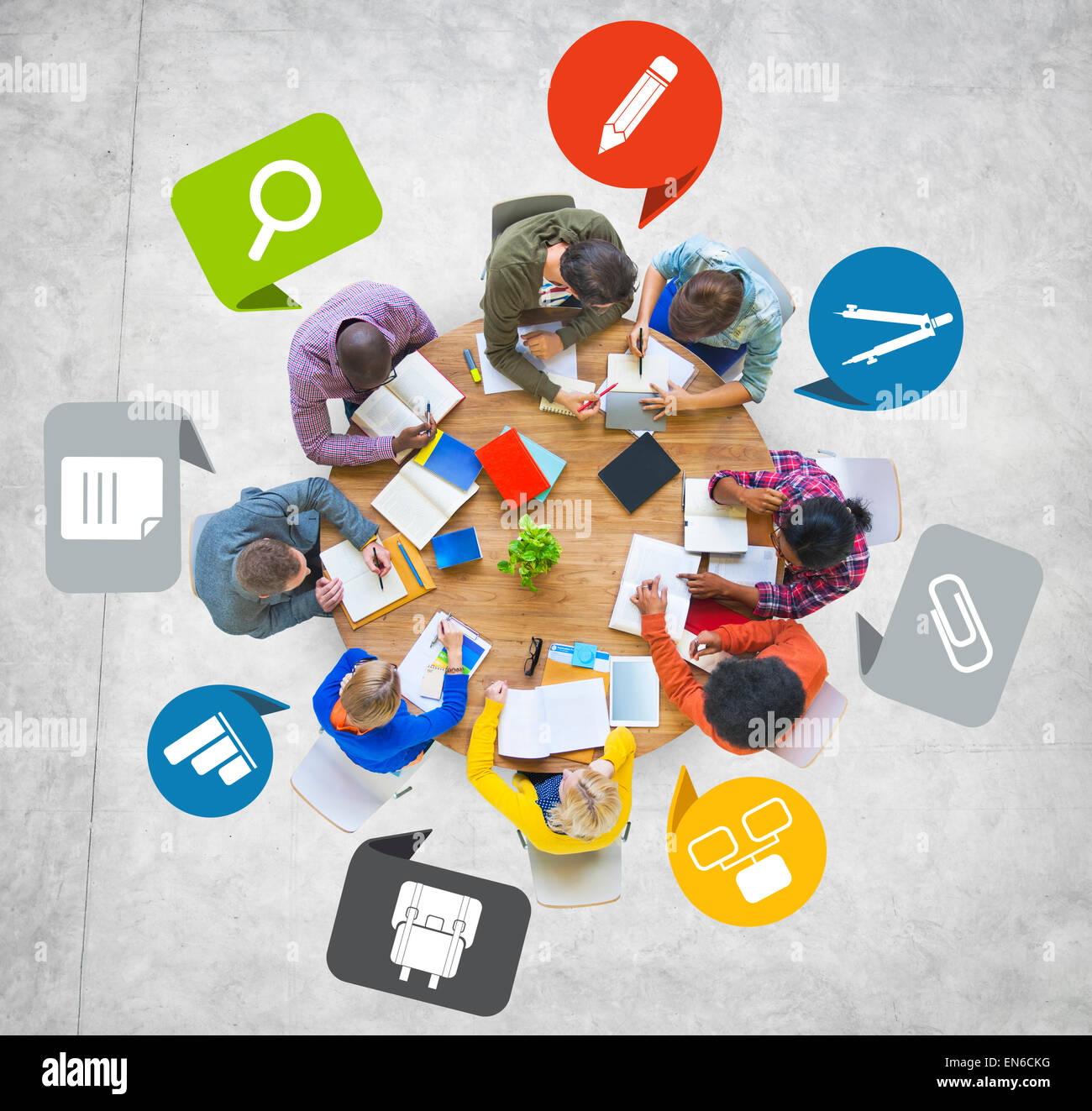 Team meeting around table hi-res stock photography and images - Alamy