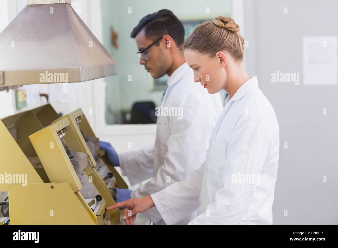 Science and technology workers hi-res stock photography and images - Alamy