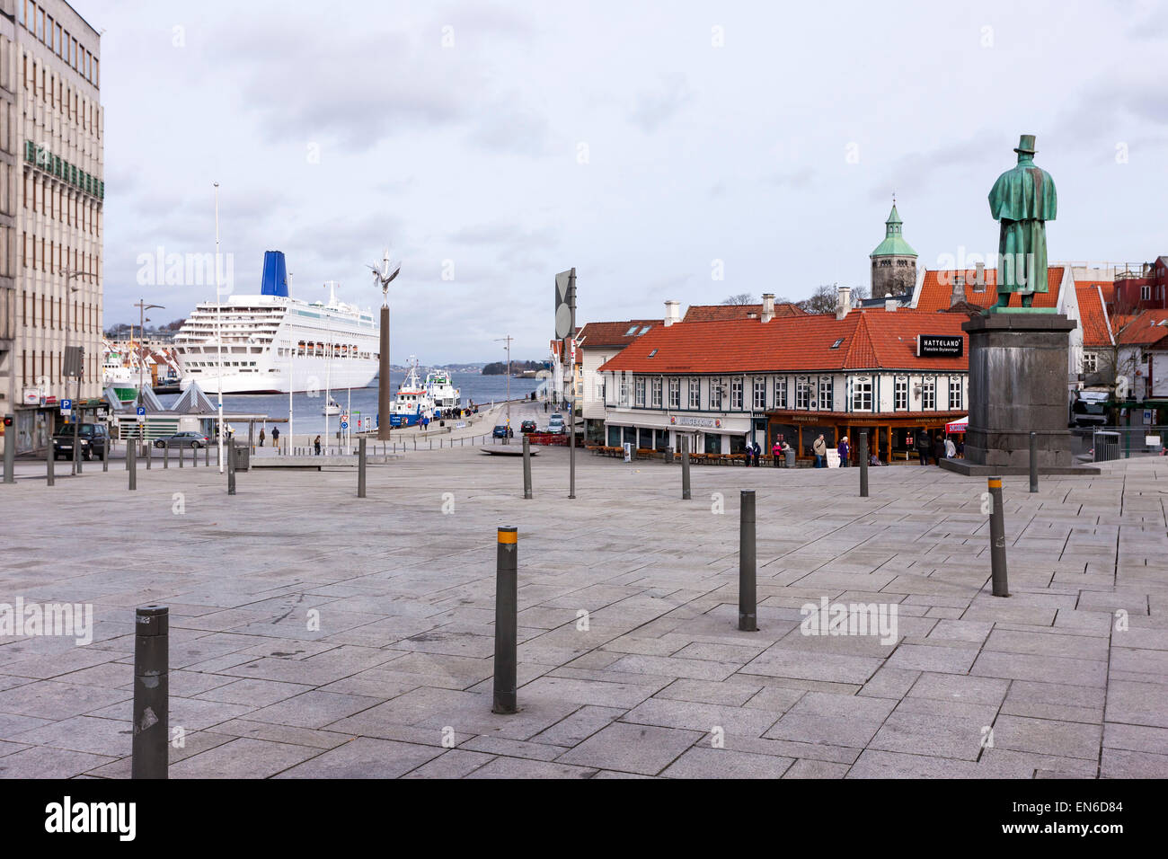 Stavanger alexander kielland statue hi-res stock photography and images ...