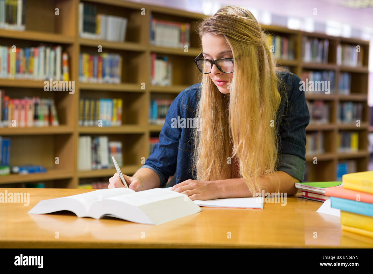 Student studying in the library Stock Photo - Alamy
