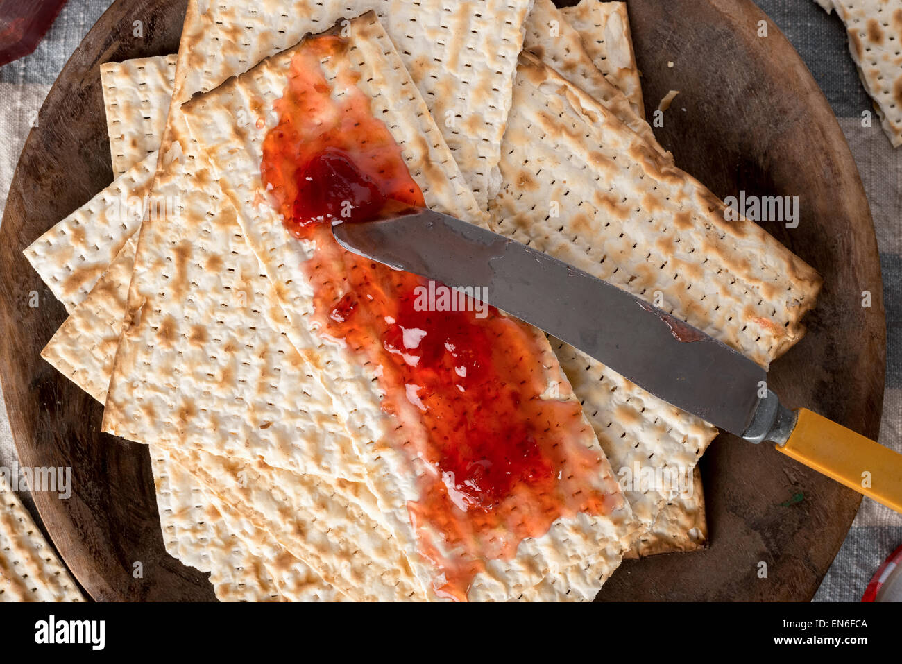 Unleavened bread jewish hi-res stock photography and images - Alamy
