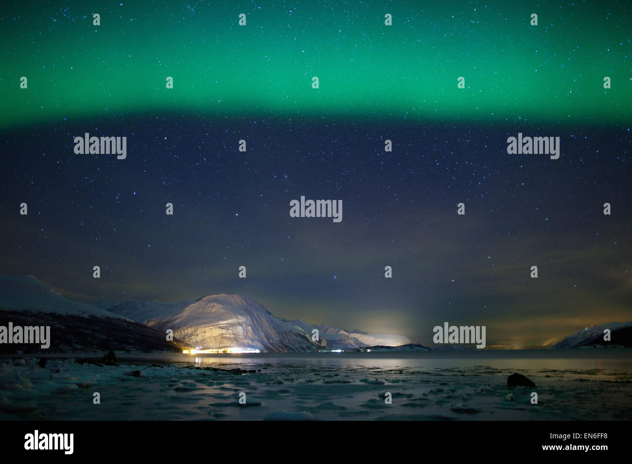 Green aurora hi-res stock photography and images - Alamy