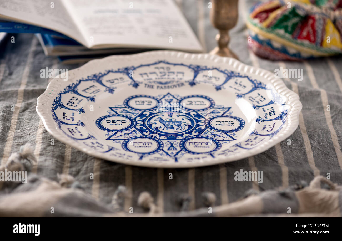 Seder plate hi-res stock photography and images - Alamy