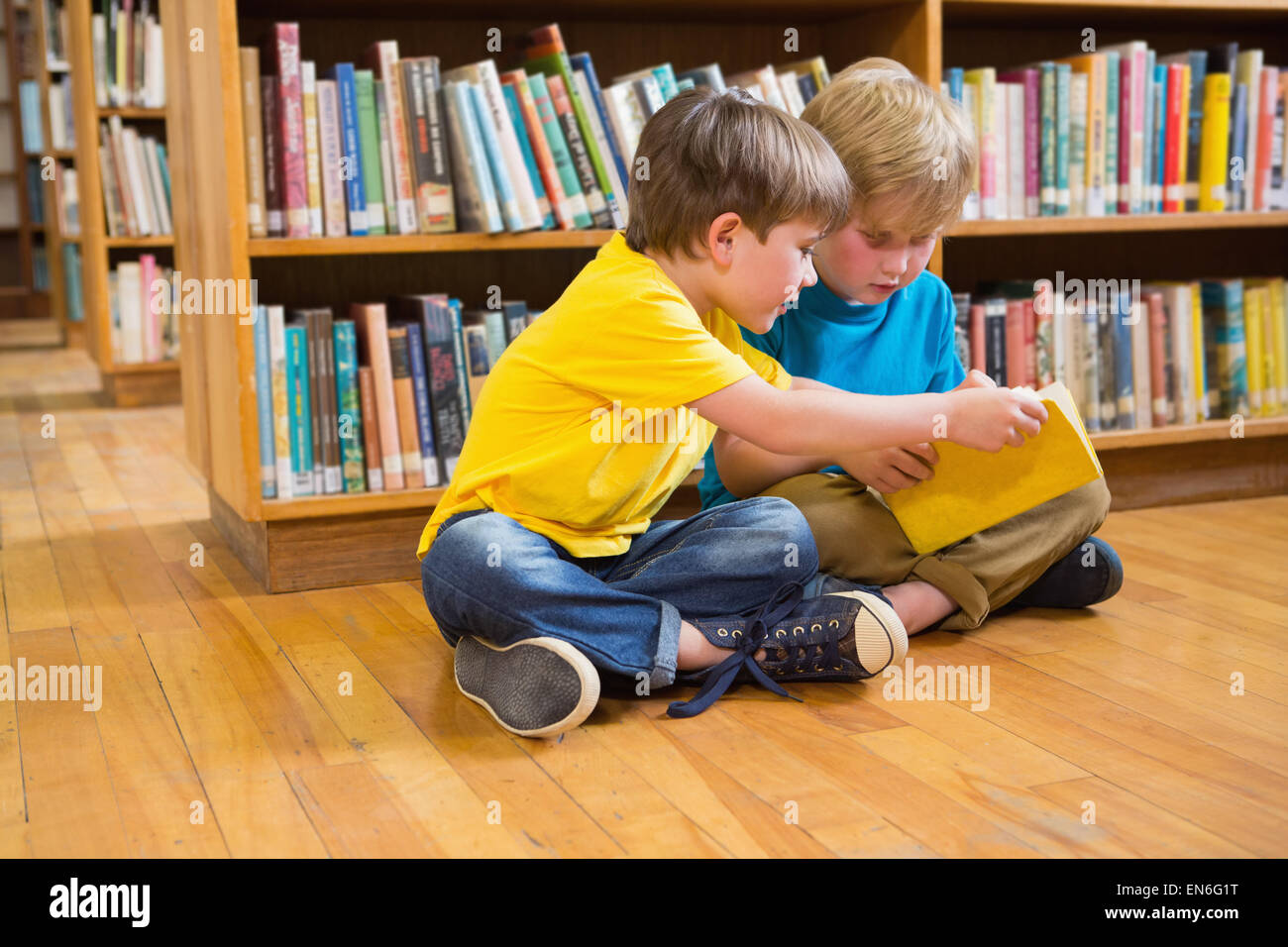 Pupils reading book Stock Photo - Alamy
