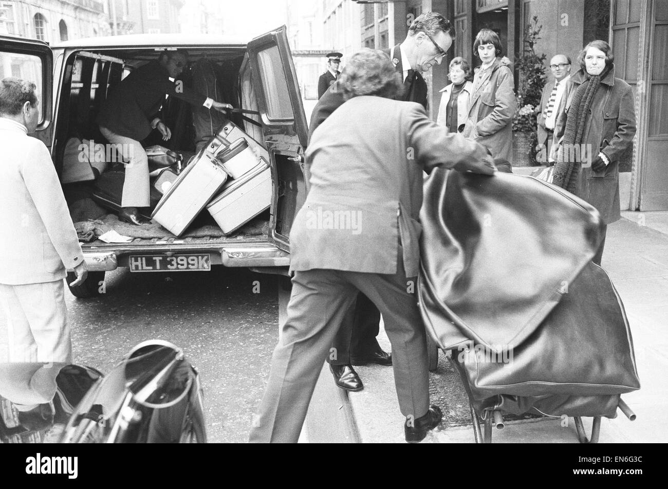 Frank sinatra 1970s hi-res stock photography and images - Alamy