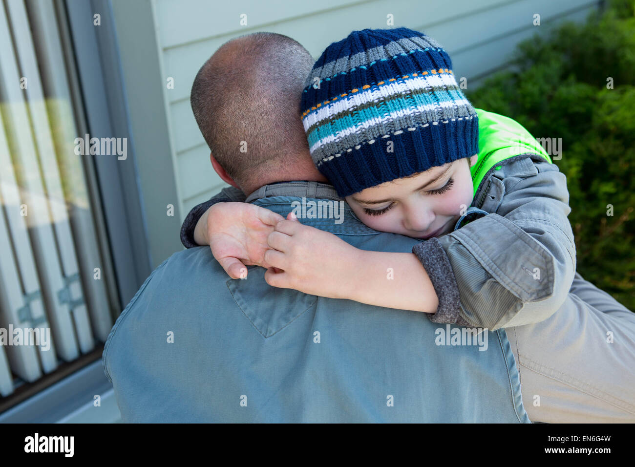Smiling father son hugging hi-res stock photography and images - Alamy