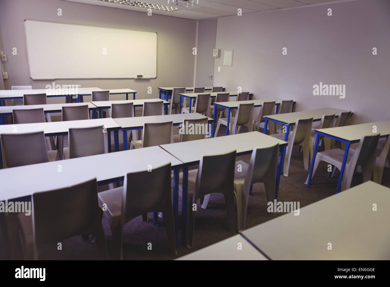Empty college classroom hi-res stock photography and images - Alamy