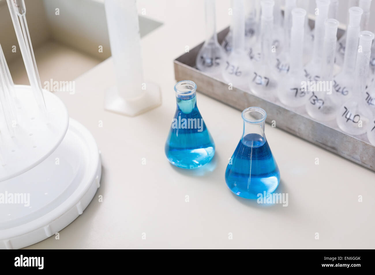 Pharmaceutical lab equipment hi-res stock photography and images - Alamy