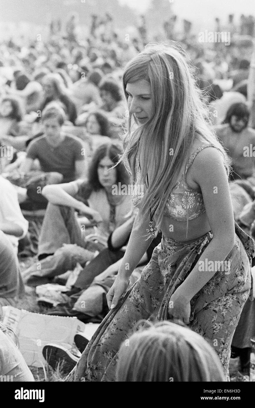 Reading Pop Festival. Young girl in the crowd by the main stage ...
