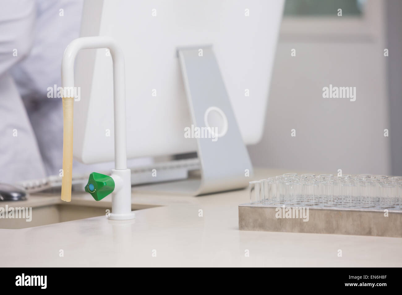 Computer experiment hi-res stock photography and images - Alamy