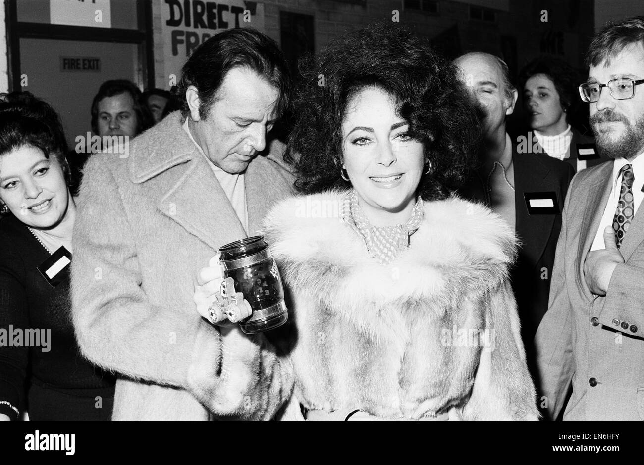Richard Burton & Elizabeth Taylor at the Pedro Youth Club, Clapham ...
