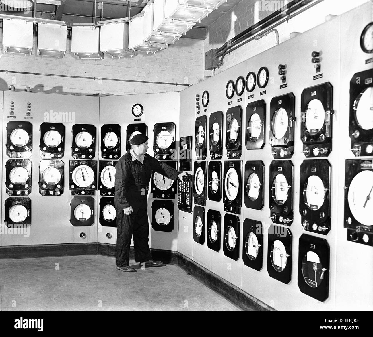 Oil refinery control room hi-res stock photography and images - Alamy