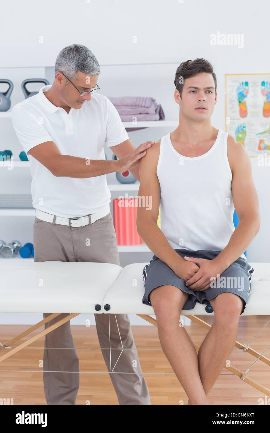 Doctor examining his patient shoulder Stock Photo - Alamy