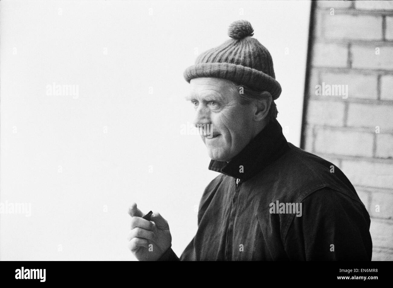 Fulham manager and coach Vic Buckingham putting his team through a ...