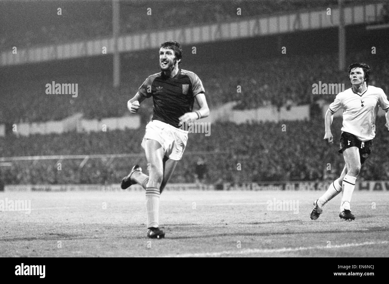 Tottenham Hotspurs v West Ham United 2nd September 1981 David Cross ...