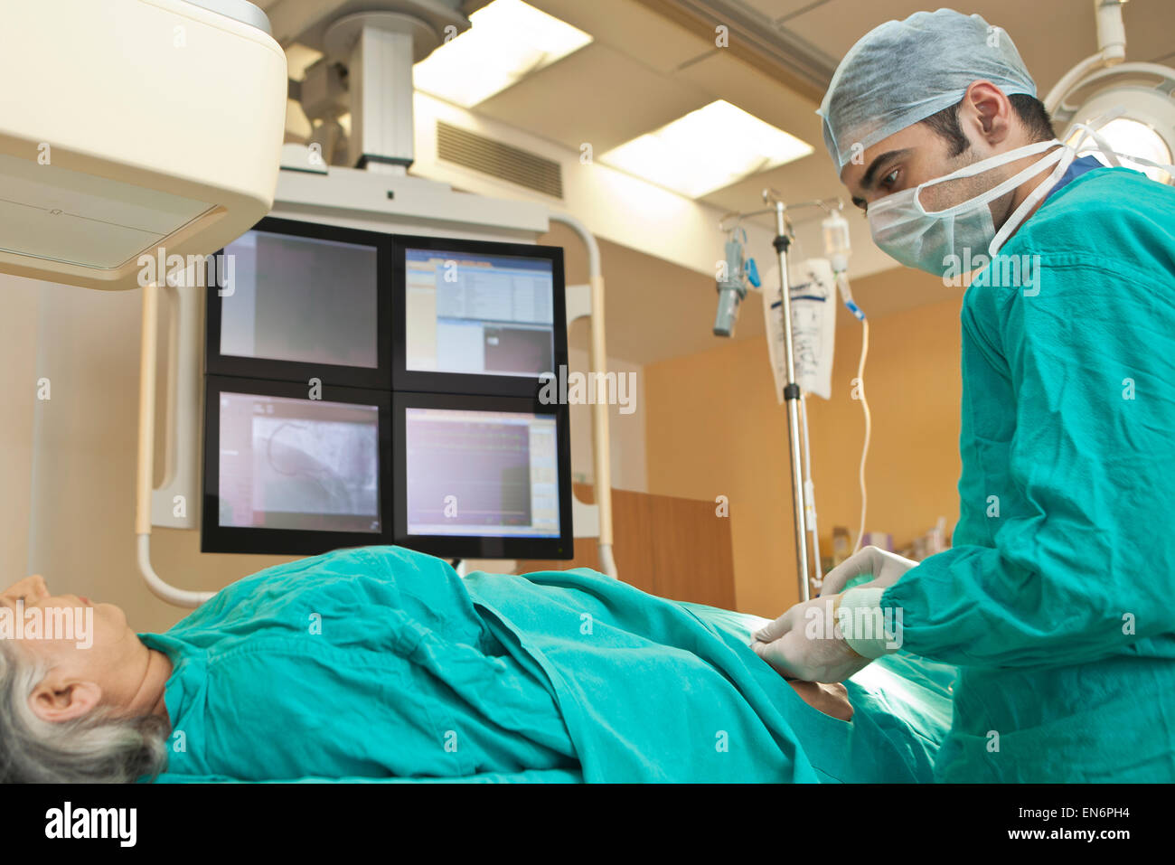 Indian doctor hospital patient eyes hi-res stock photography and images ...