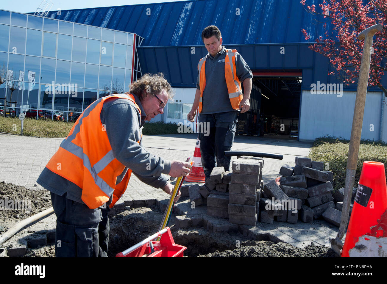 Men laying optical fiber cables Stock Photo - Alamy