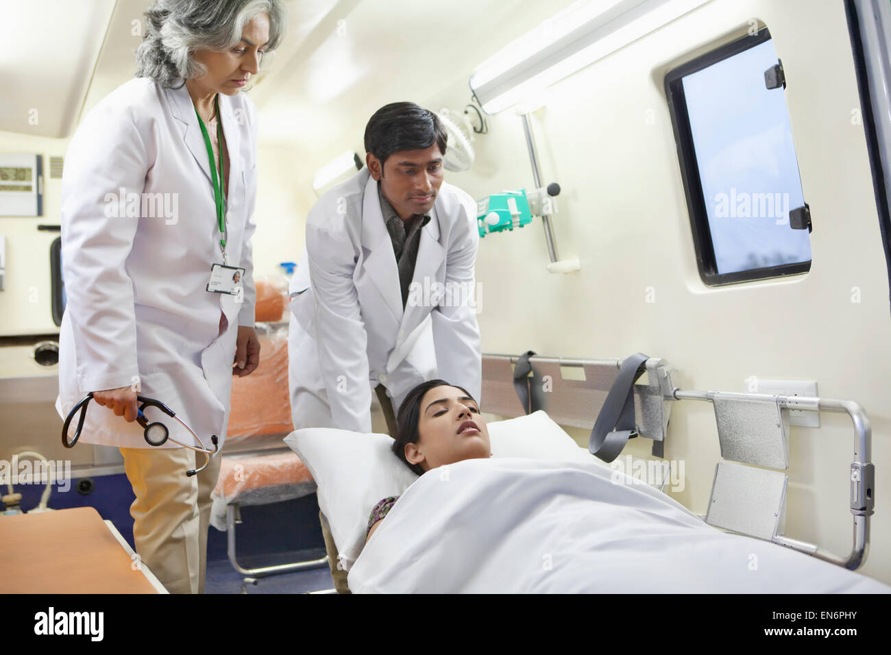 Doctor assistant patient 3 people hi-res stock photography and images ...