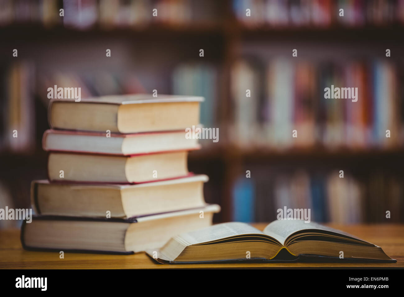 Library desk books hi-res stock photography and images - Alamy