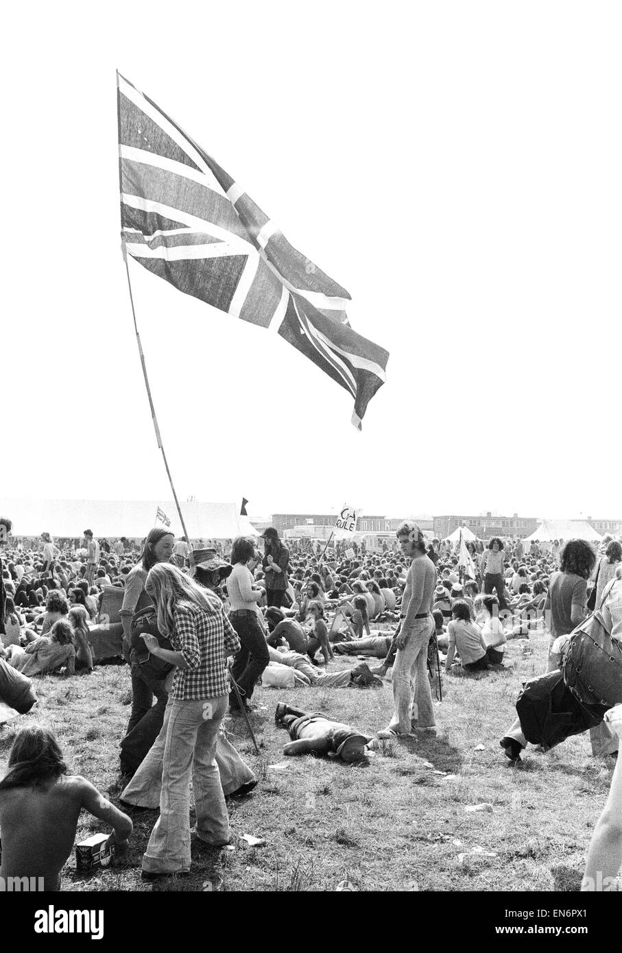 Reading Pop Festival. Young festival goers carrying the Union Jack flag ...