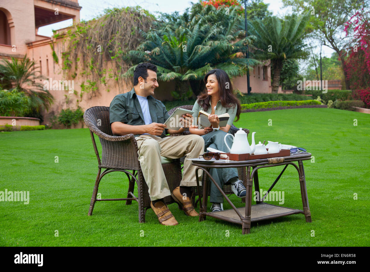 Couple enjoying outdoors hi-res stock photography and images - Alamy