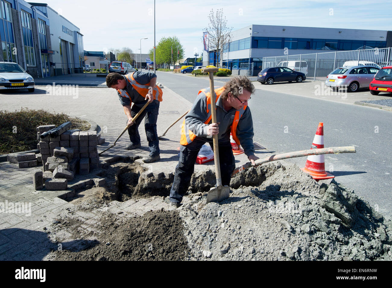 Men laying optical fiber cables Stock Photo - Alamy