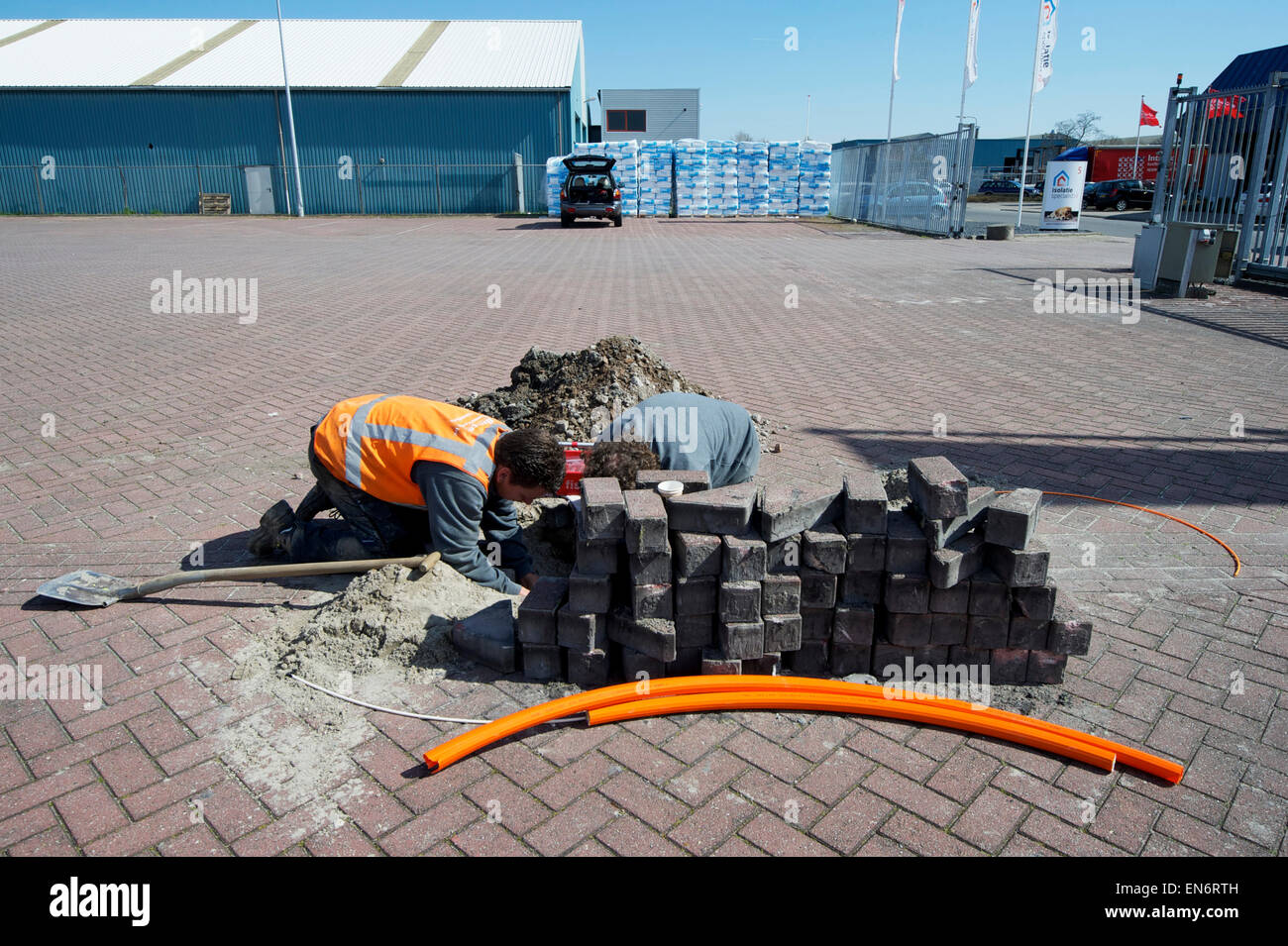 Men laying optical fiber cables Stock Photo - Alamy