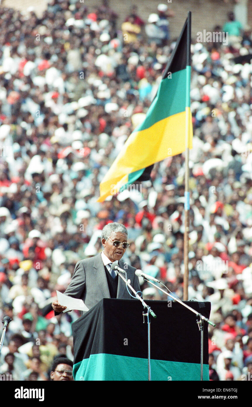 ANC leader Nelson Mandela seen here in Soweto, Johannesburg, addressing ...