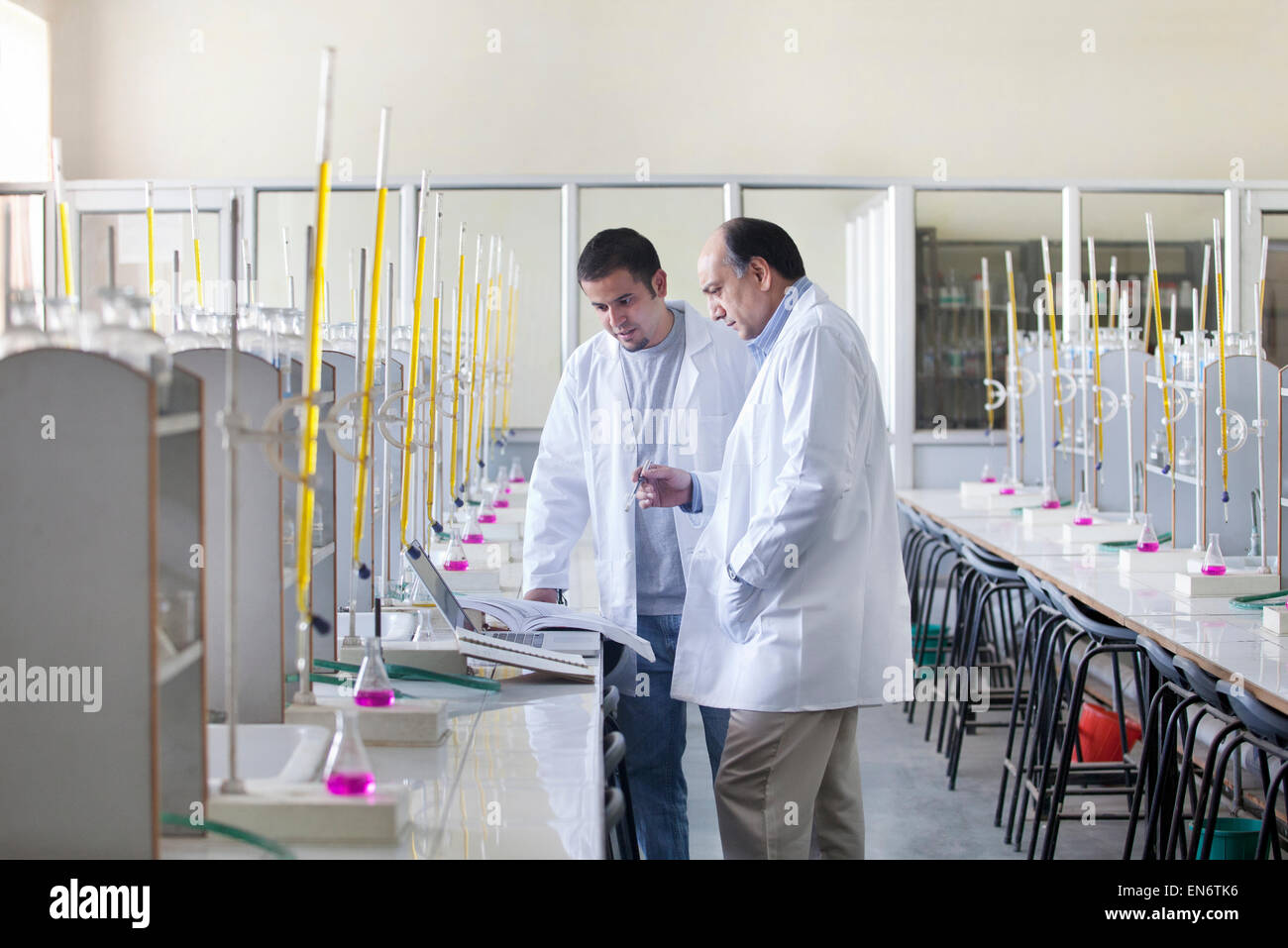Chemistry lab hi-res stock photography and images - Alamy
