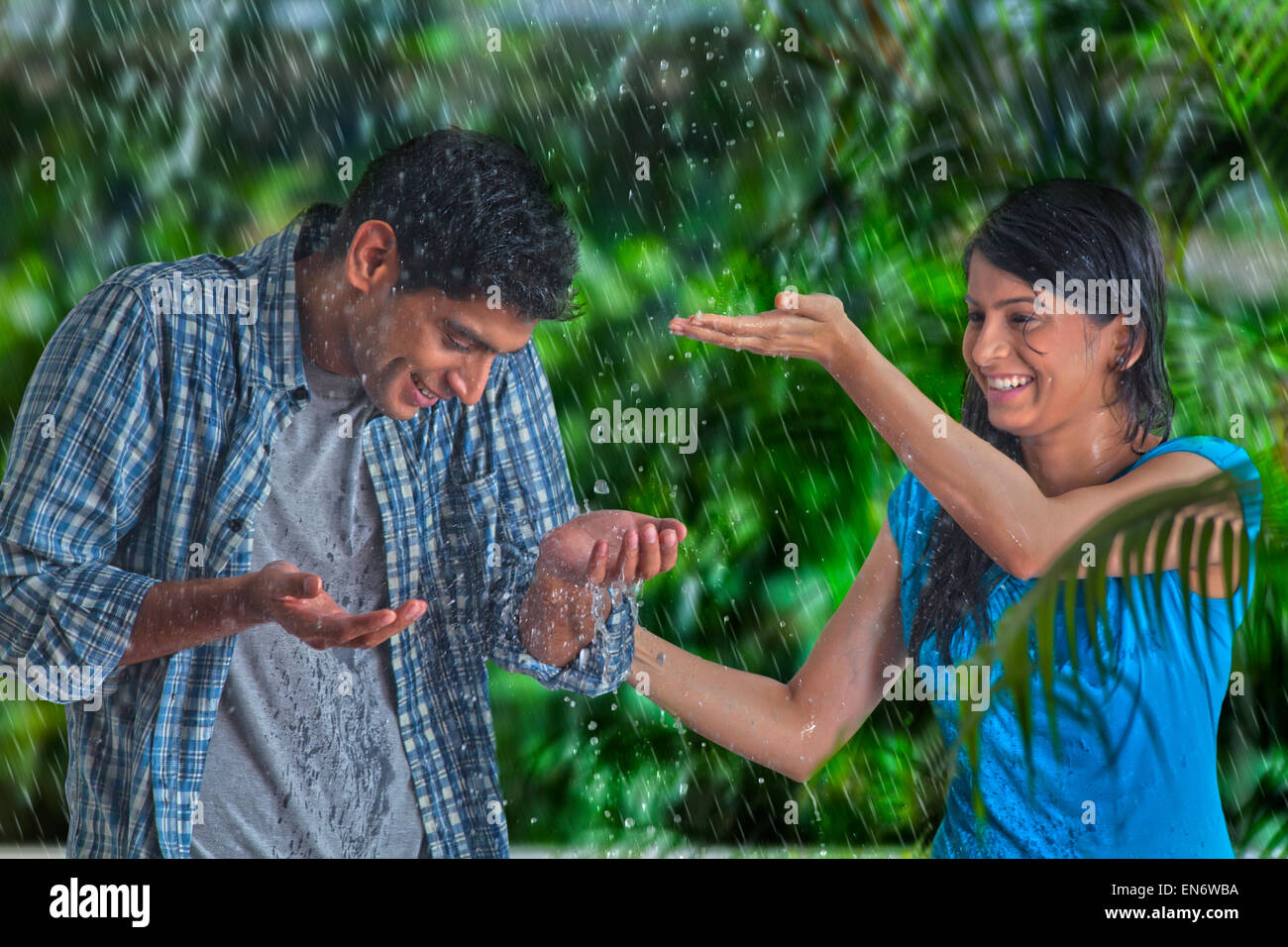 Women having fun in water hi-res stock photography and images - Alamy