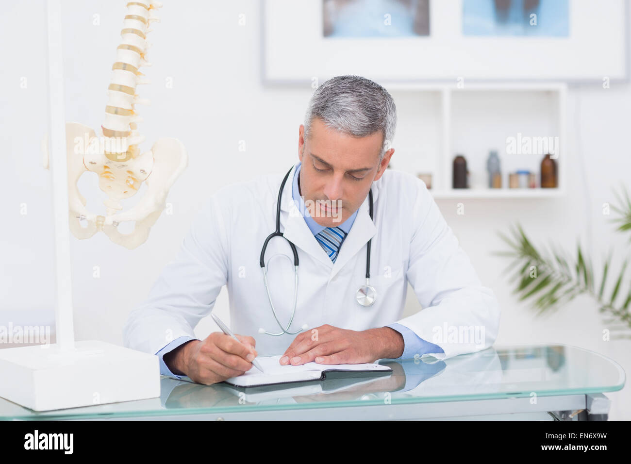 Doctor writing on diary hi-res stock photography and images - Alamy