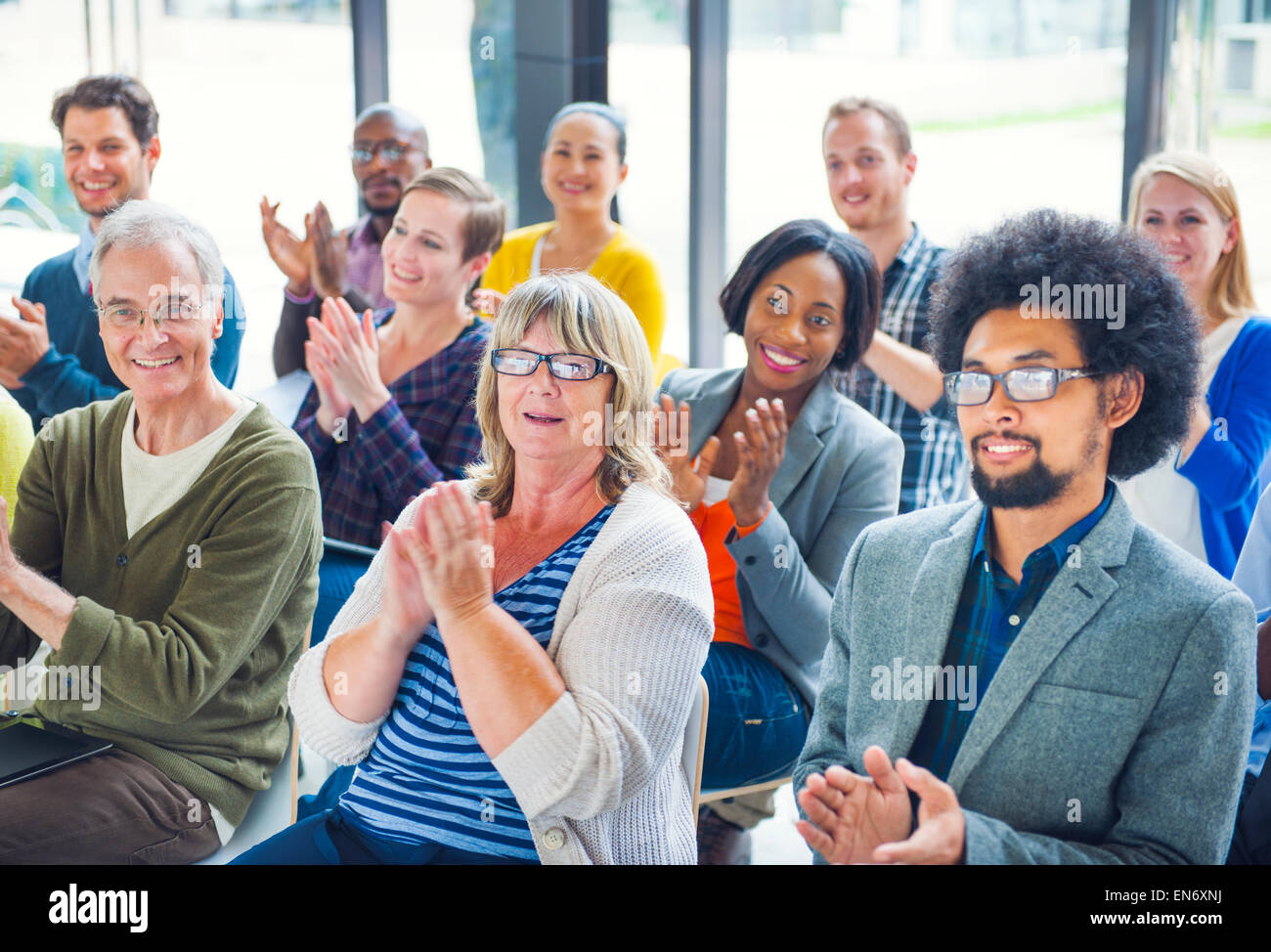 Diverse group of people clapping hi-res stock photography and images ...