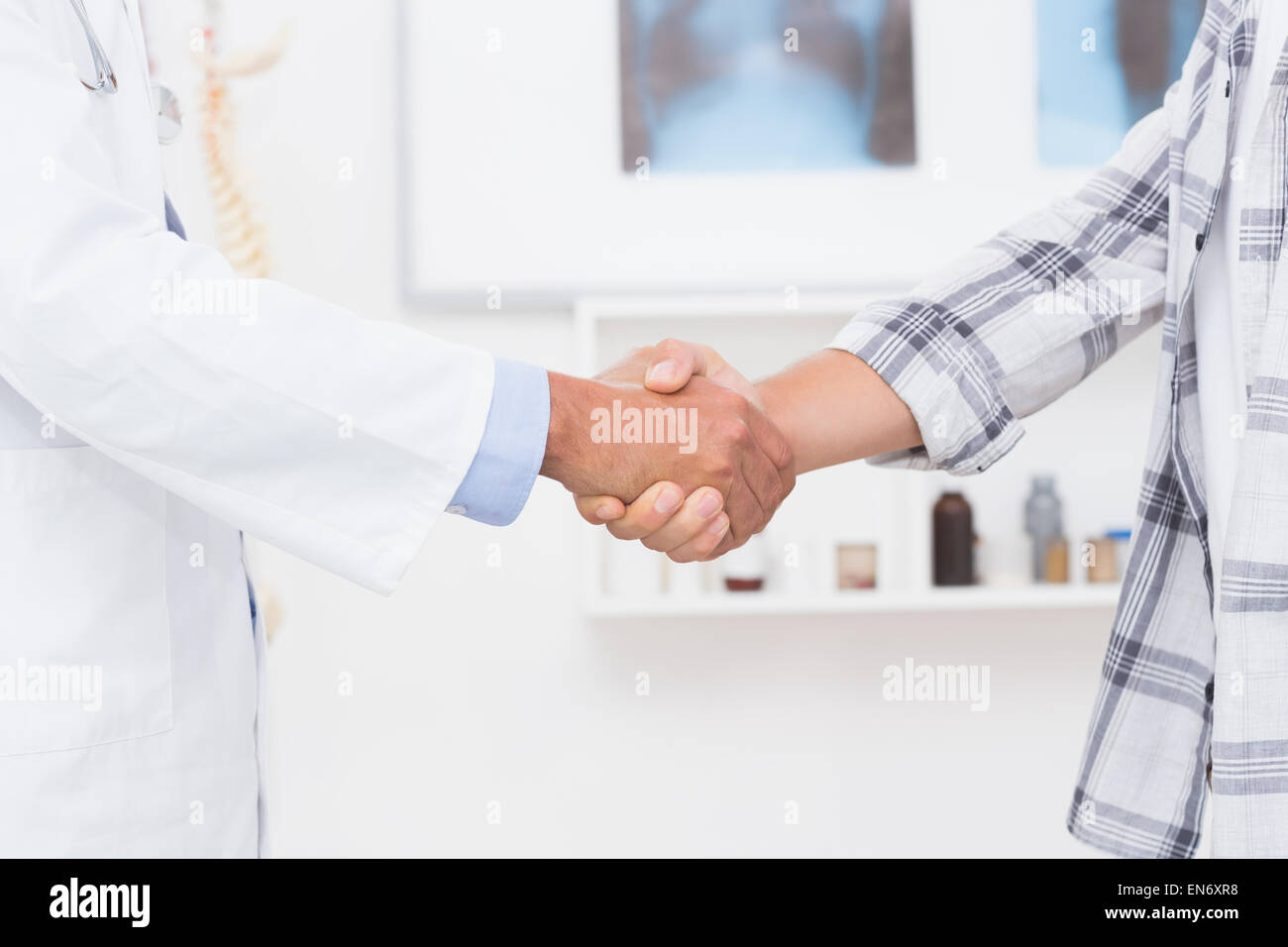 Patient shaking hands with doctor Stock Photo - Alamy