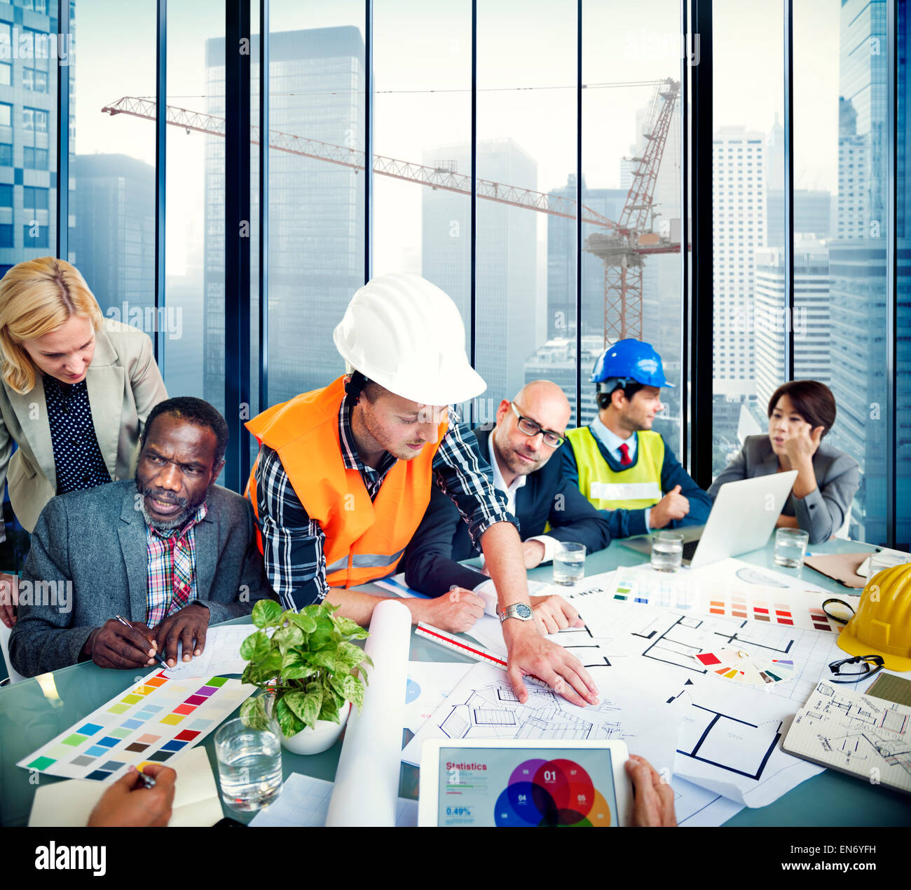 Engineer discussion hi-res stock photography and images - Alamy