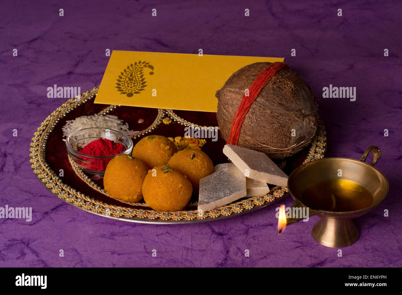 Puja thali hi-res stock photography and images - Alamy