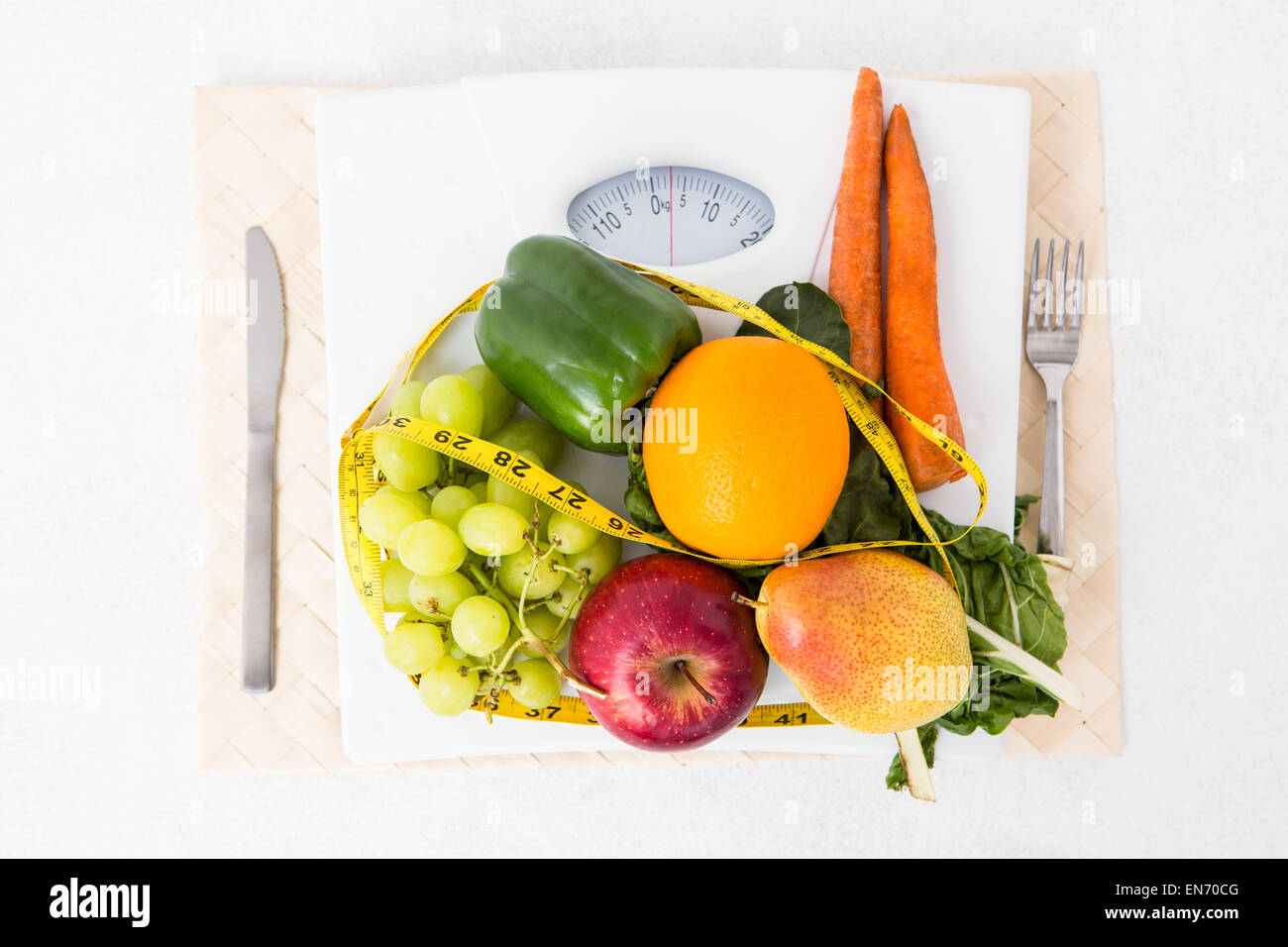 Weighing scales with fruits and vegetables Stock Photo - Alamy