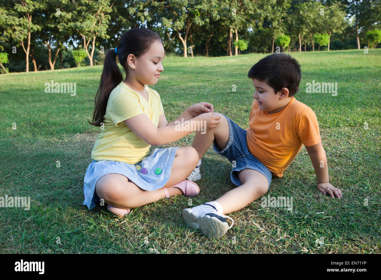 Putting band aid hi-res stock photography and images - Alamy