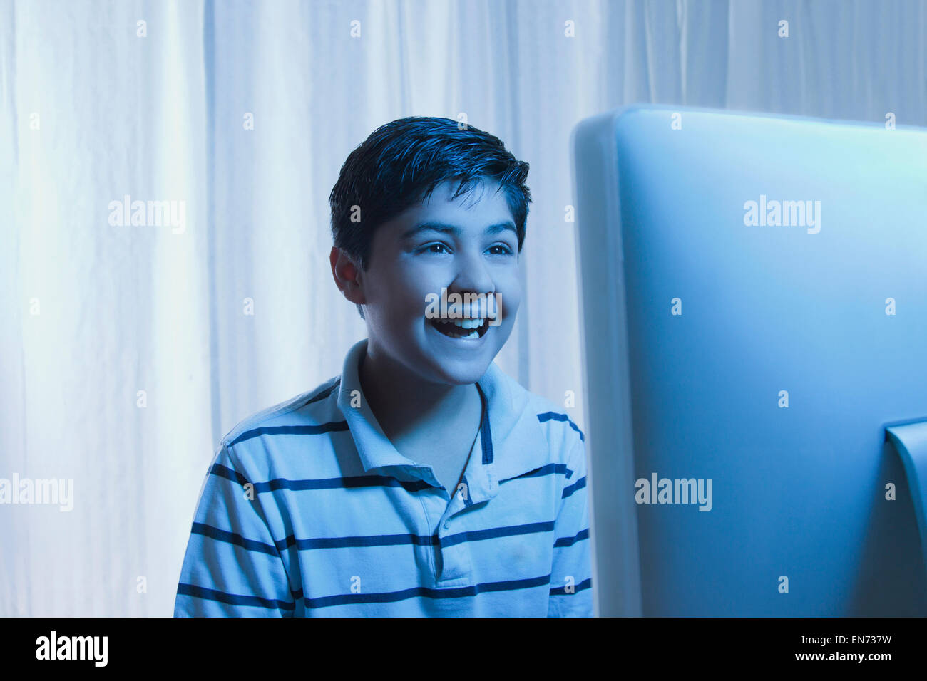 Young boy looking at a computer monitor Stock Photo - Alamy