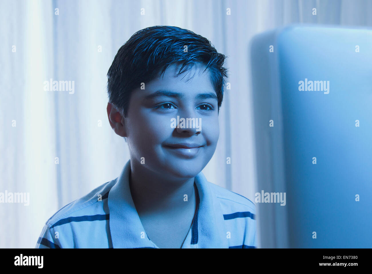 Young boy looking at a computer monitor Stock Photo - Alamy