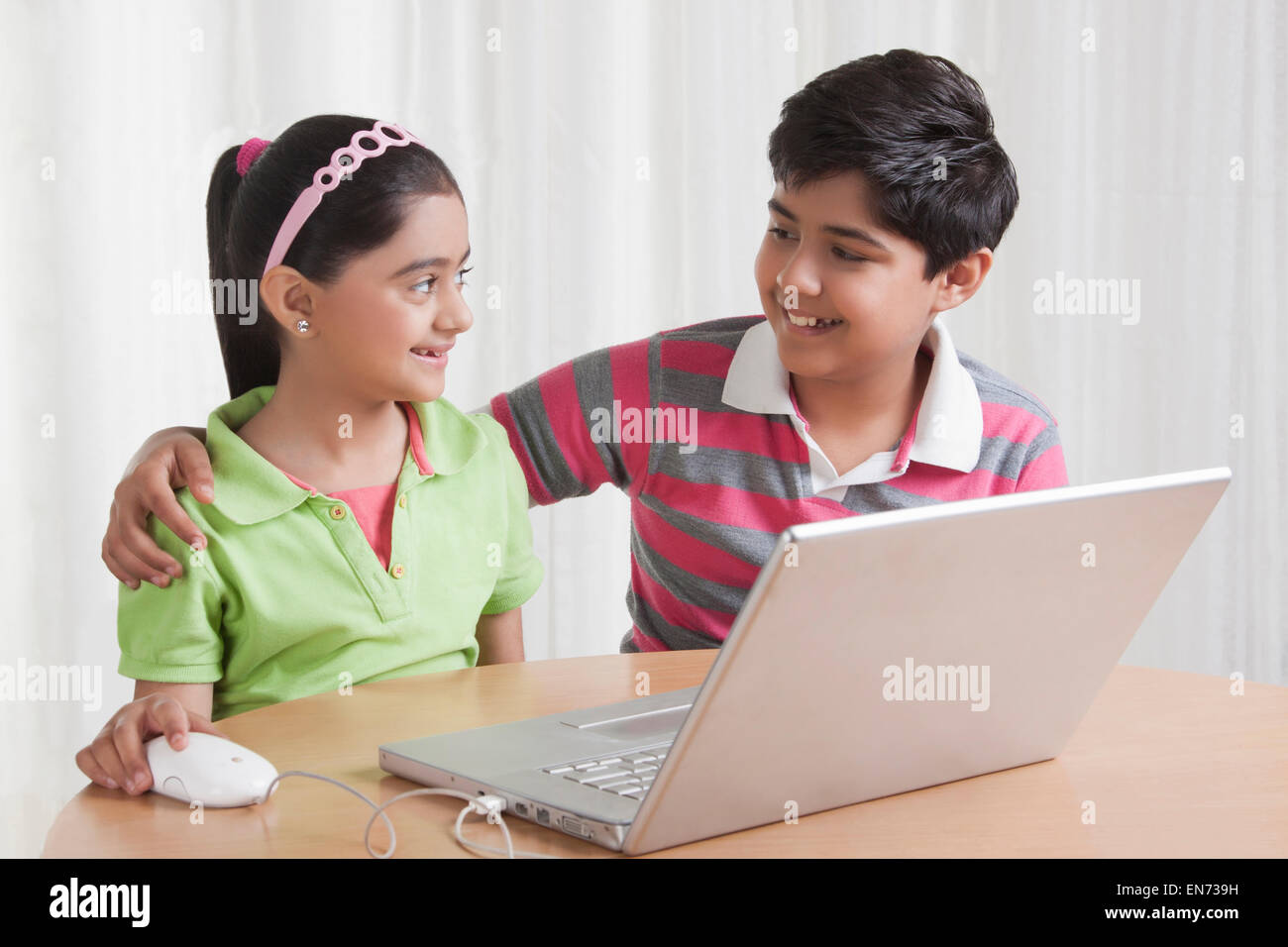 Laptop computer around mouse hi-res stock photography and images - Alamy
