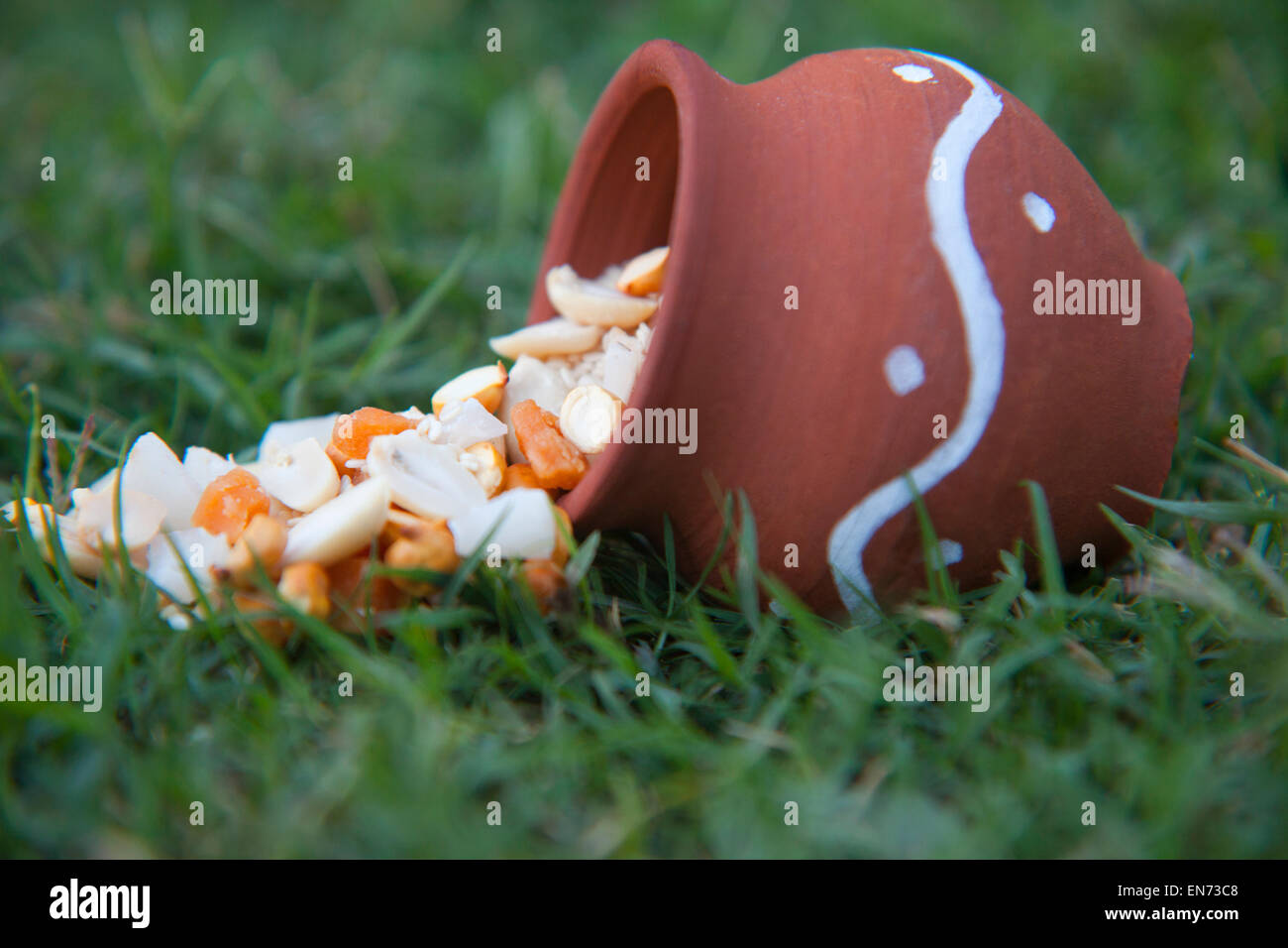 Matka pot hi-res stock photography and images - Alamy