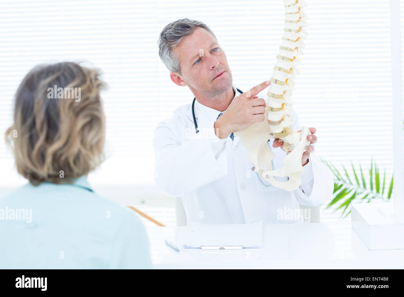 Female body showing pain hi-res stock photography and images - Alamy