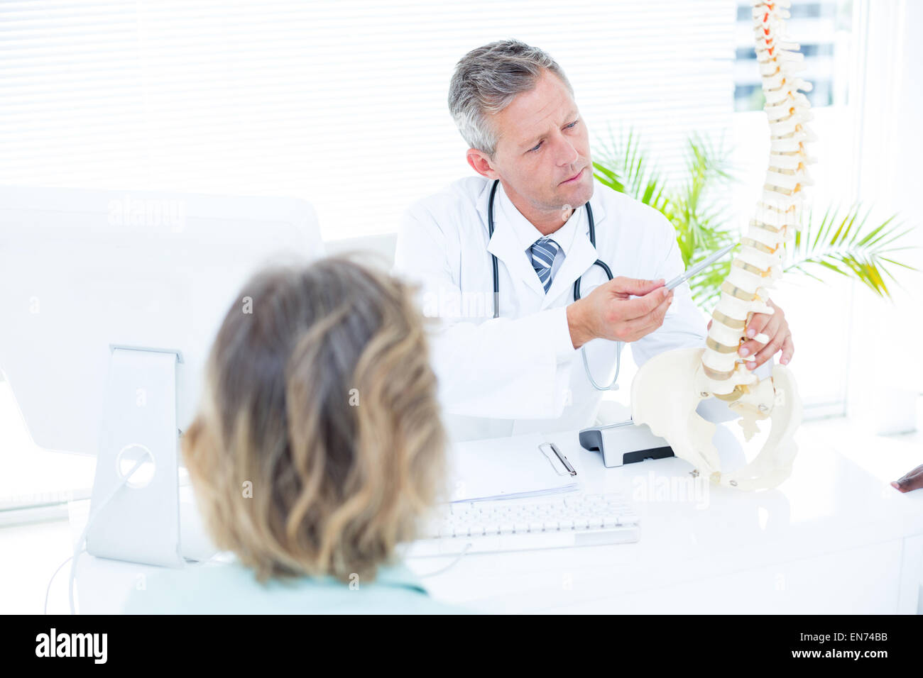 Female body showing pain hi-res stock photography and images - Alamy