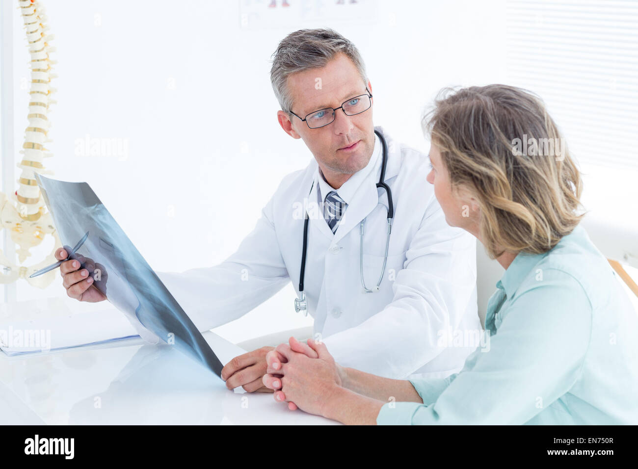 Doctor patient conversation hi-res stock photography and images - Alamy