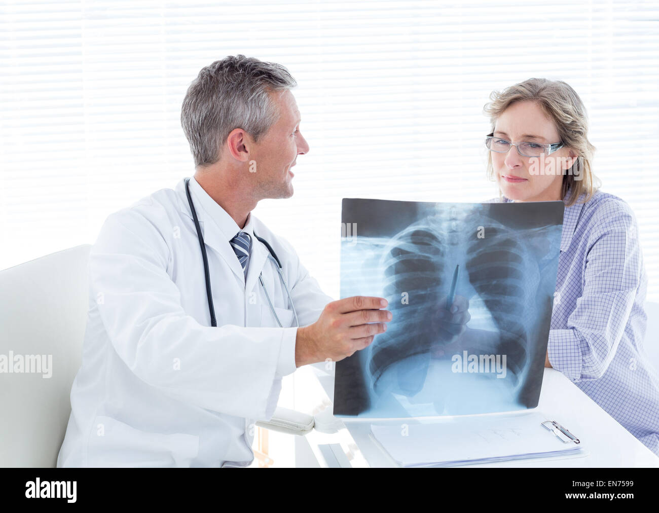 Doctor showing xray to his patient Stock Photo - Alamy