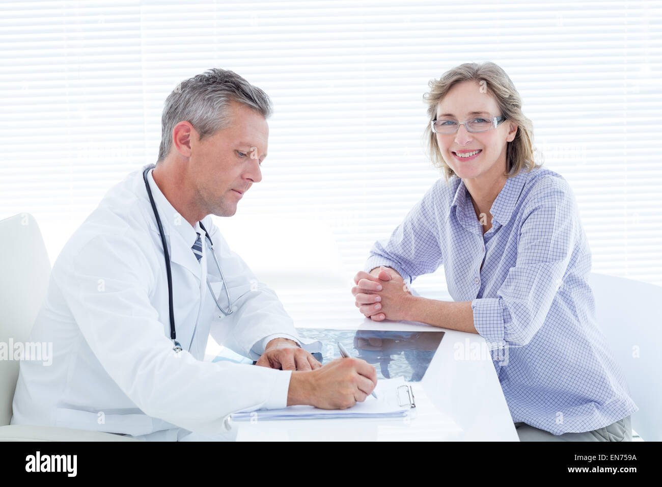 Doctor patient male notes hi-res stock photography and images - Alamy
