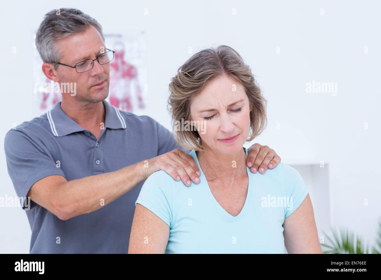 Doctor massaging his patient shoulders Stock Photo - Alamy