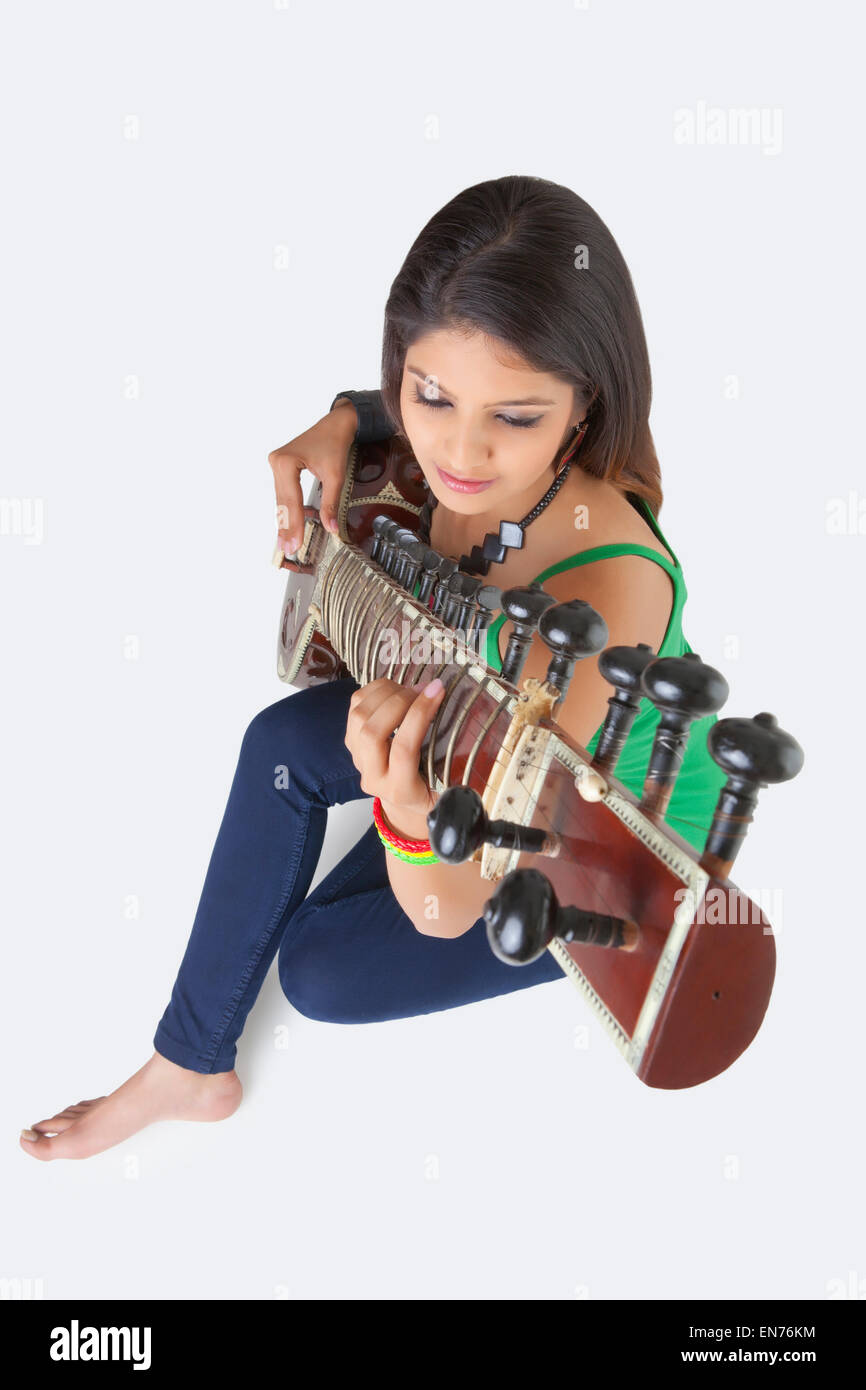 Sitar woman hi-res stock photography and images - Alamy