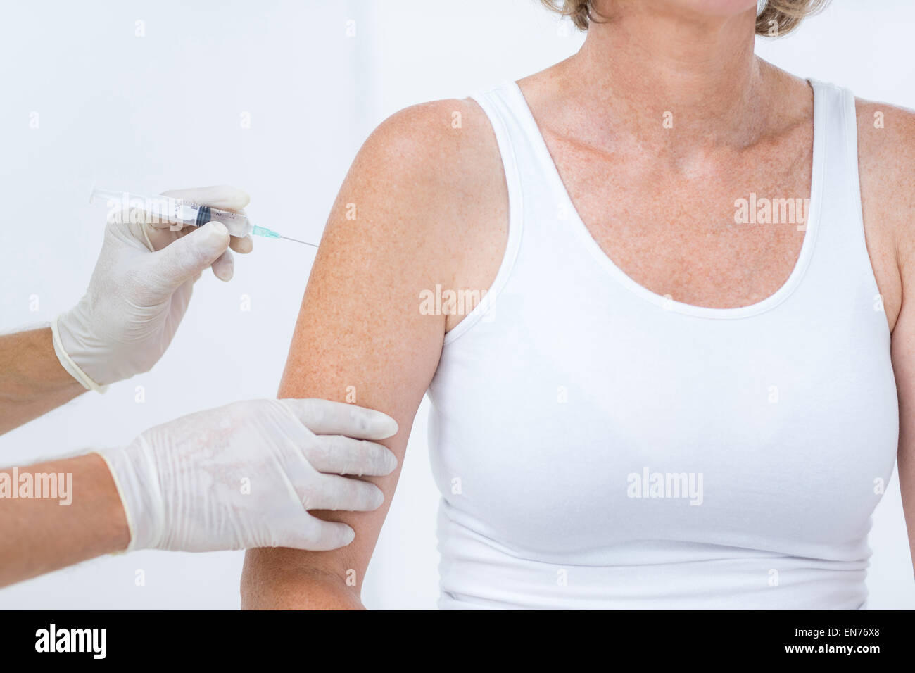 Doctor doing an injection to his patient Stock Photo - Alamy