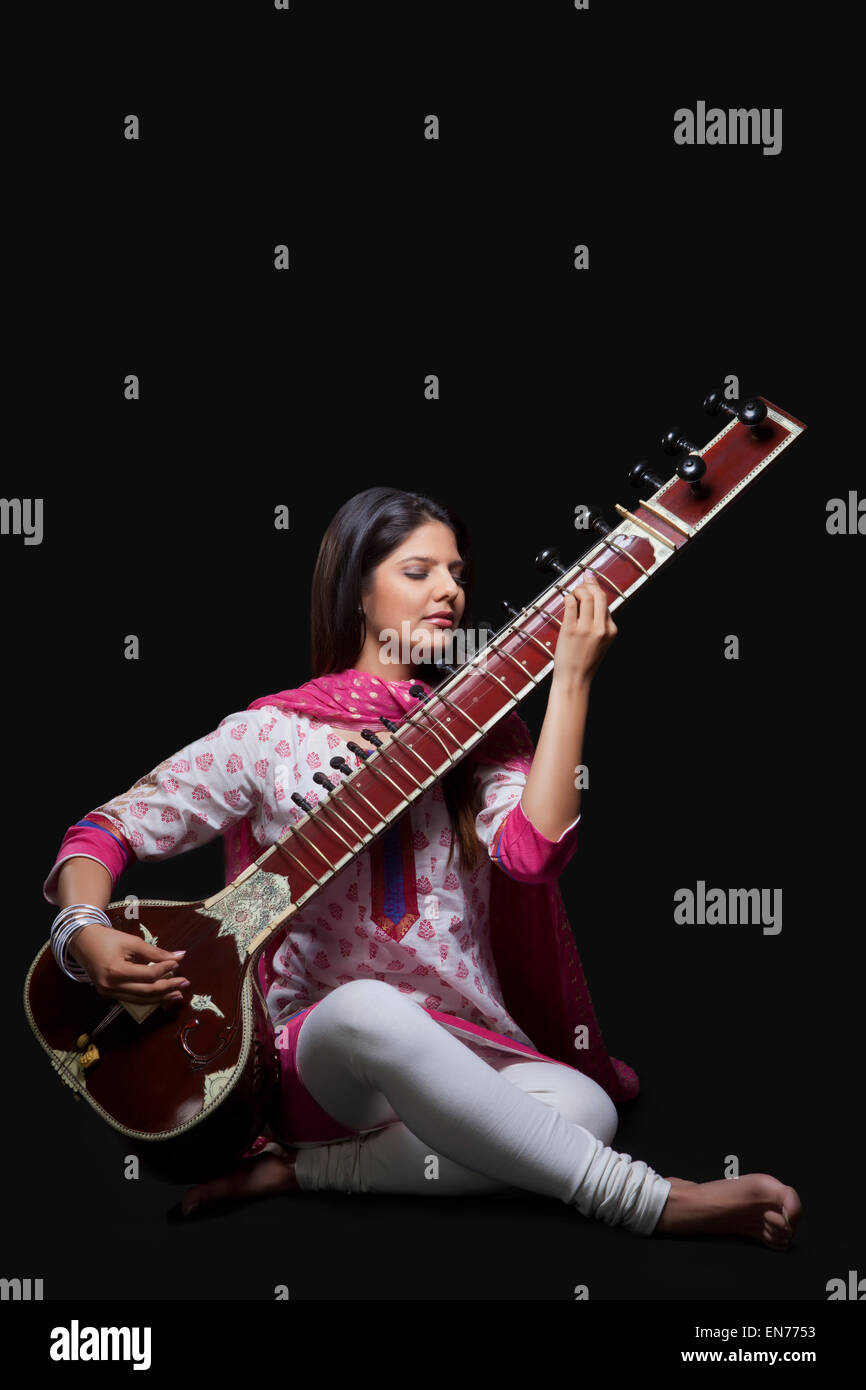 Young woman playing the sitar Stock Photo - Alamy